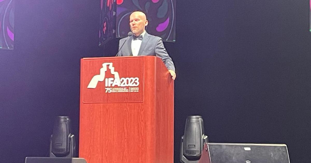 Profesor Błażej Kuźniacki odebrał nagrodę Mitchell B. Carroll Prize ...